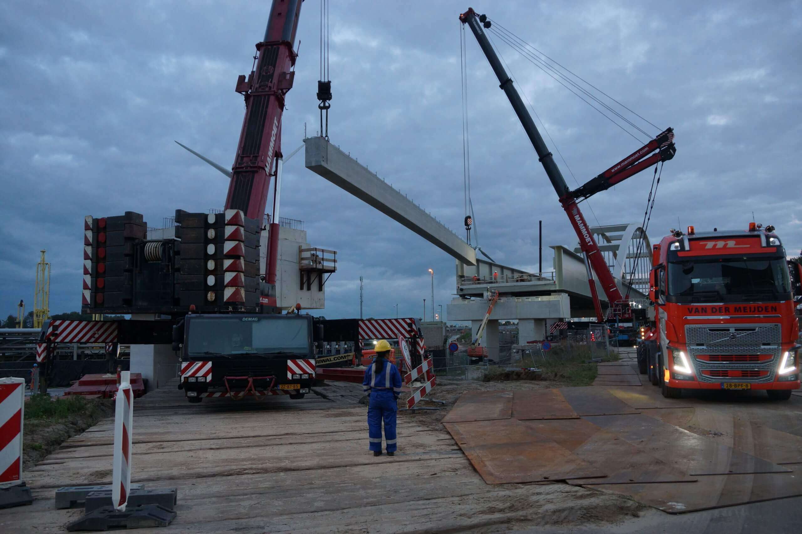 Review Lifting Plans and supervision at train track construction ...